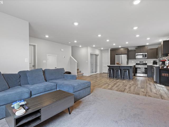 671 nichols ln