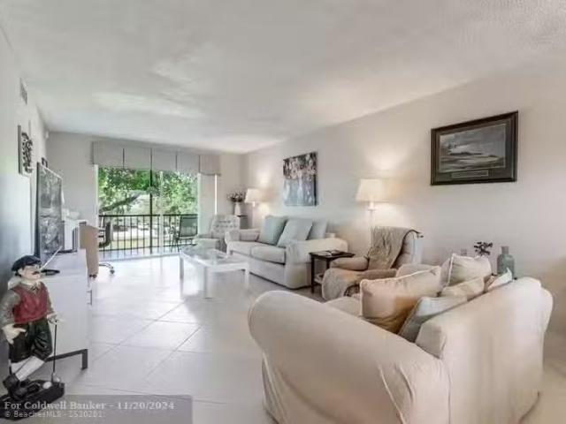 671 S Hollybrook Dr #306, Pembroke Pines, FL 33025 MLS F1045.