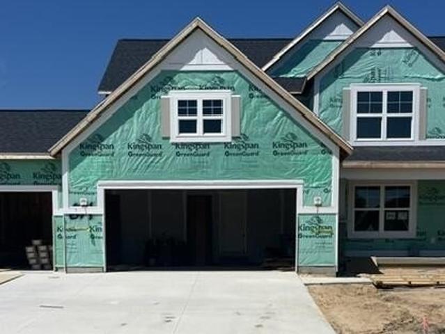 671 Waterford Village Dr NW, Grand Rapids, MI 49534