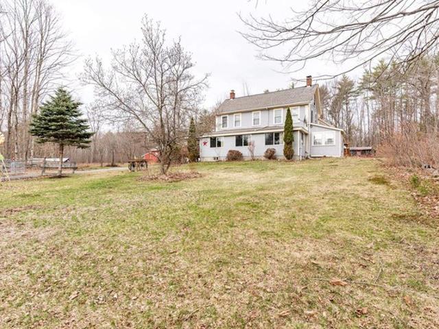 671 Washington St, Barrington, NH 03825