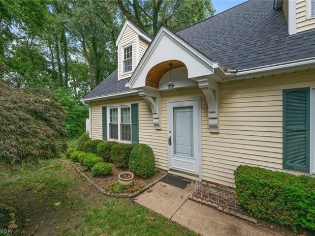 6724 Connecticut Colony Cir, Mentor, OH 44060