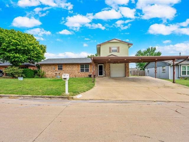 6724 SW Embassy Cir, Lawton, OK 73505