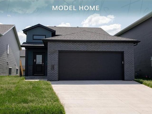6725 Meadow View Dr S, Fargo, ND 58104