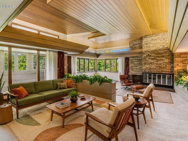 6725 Brook Rd, Caledonia, WI 53126