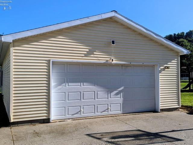 6725 Ridgewood Drive