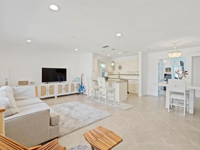 6725 Roxbury Dr, Sarasota, FL 34231 | MLS #A4682 | Compass