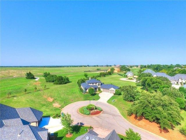 6725 Royale Ct, Edmond, OK 73025