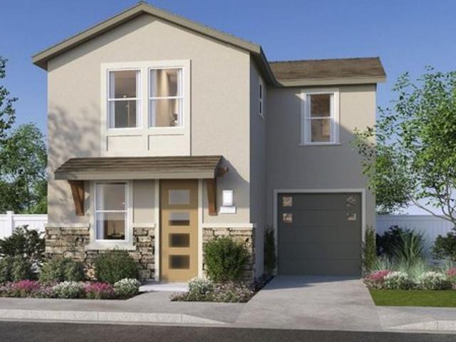 6726 E Sentry Dr, Fresno, CA 93727