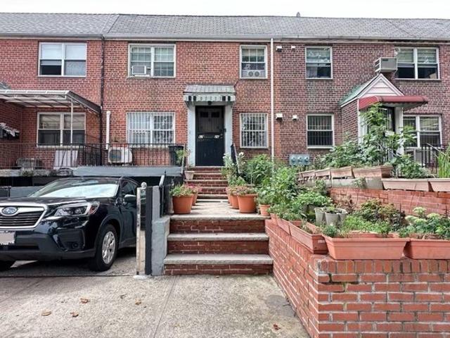 6726 Utopia Pkwy, Fresh Meadows, NY 11365