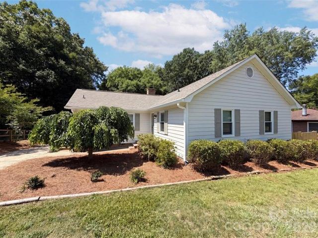 6727 Glenmoor Dr, Charlotte, NC 28214