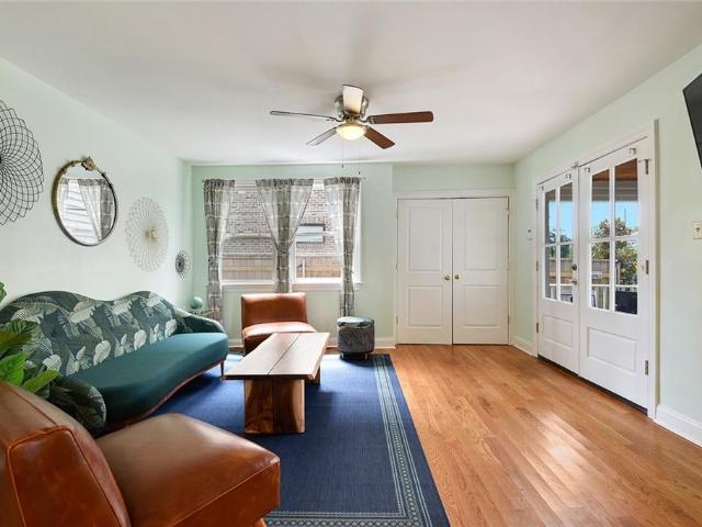 6727 29 Louis Xiv Street