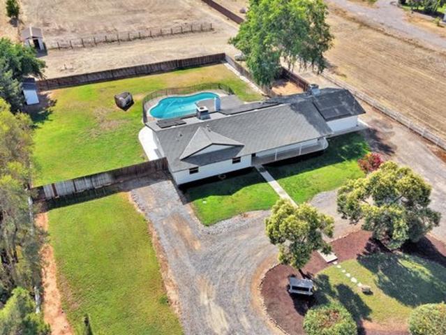 6728 N McCall Ave, Clovis, CA 93619