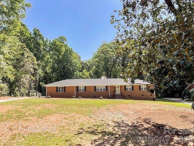 6728 Lakeside Dr, Charlotte, NC 28215