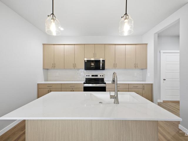 6728 W Redwood Creek Dr