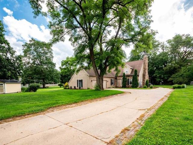 6729 N Mount Hawley Rd, Peoria, IL 61614