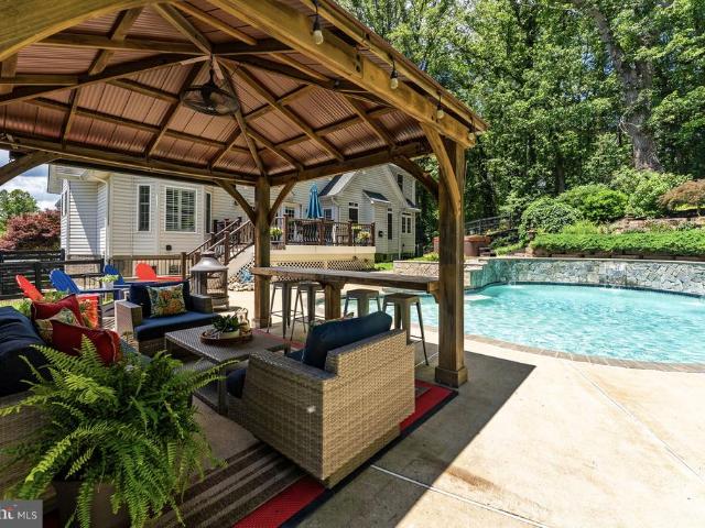 6729 Breezy Drive