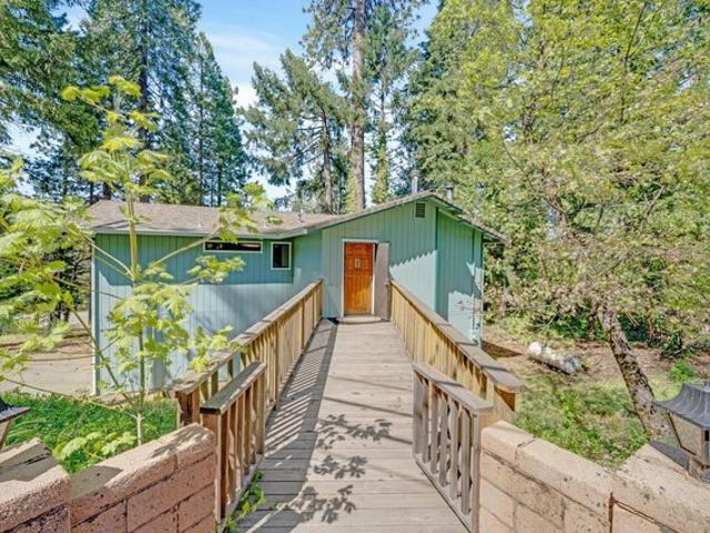 6721 Ridgeway Dr, Pollock Pines, CA 95726