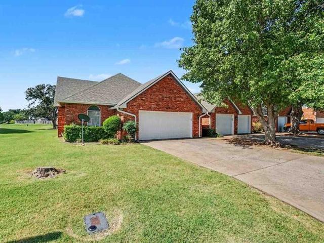 6722 NW Maple Ave, Lawton, OK 73507