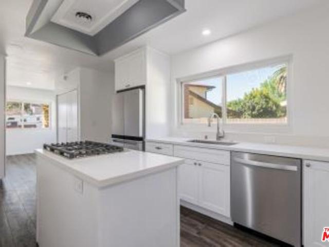 6723 Bianca Ave, Lake Balboa, CA 91406 | MLS #26671 | Compass