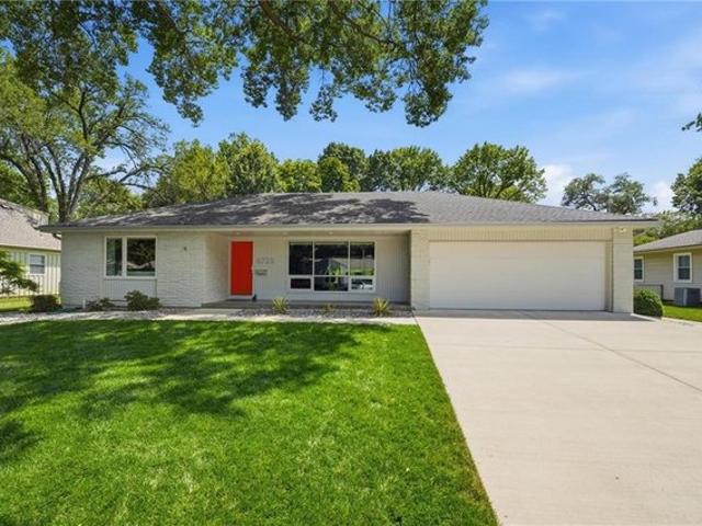 6723 W 66th St, Overland Park, KS 66202
