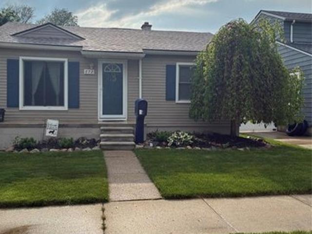 672 8th St, Wyandotte, MI 48192