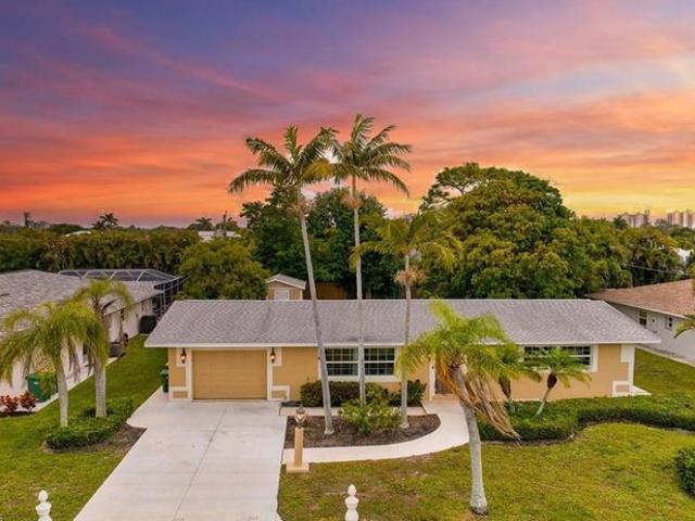 672 96th Ave N, Naples, FL 34108