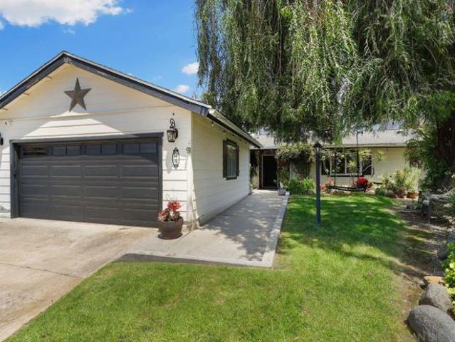 672 Crescent Ln, Vista, CA 92084