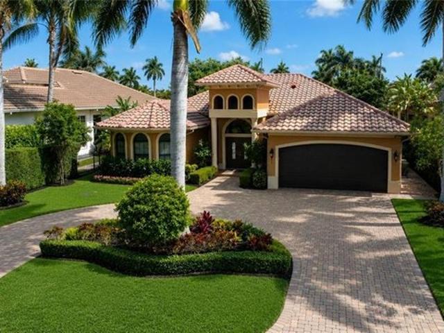 672 Fairway Ter, Naples, FL 34103