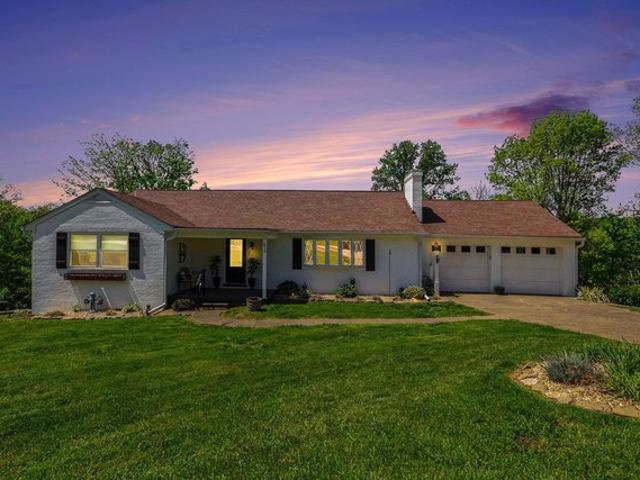 672 Hillcrest Rd, Maysville, KY 41056