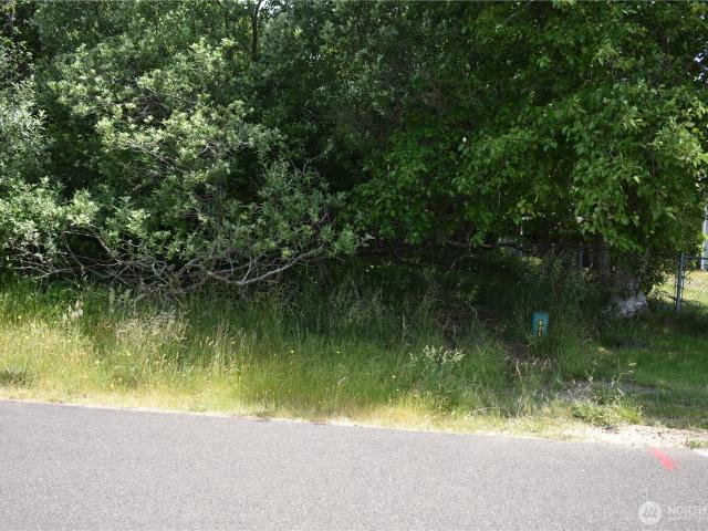 672 Island Circle SE