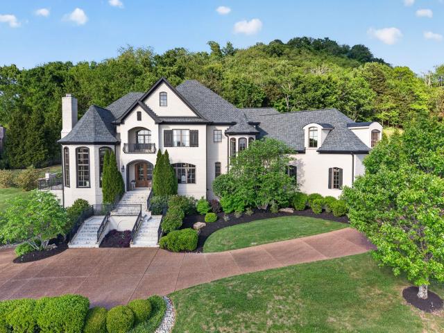 672 Legends Crest Dr