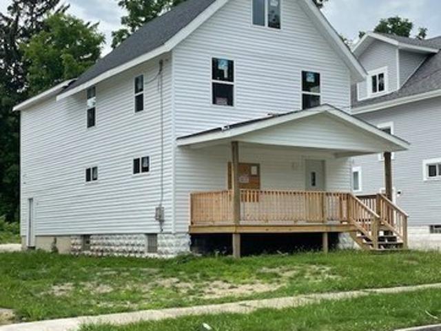 672 Moon St, Akron, OH 44307