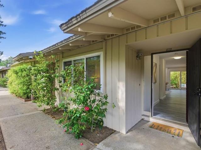 672 N San Antonio Rd, Los Altos, CA 94022