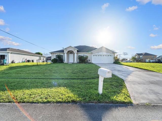 672 SW Kayak Ave, Port Saint Lucie, FL 34953