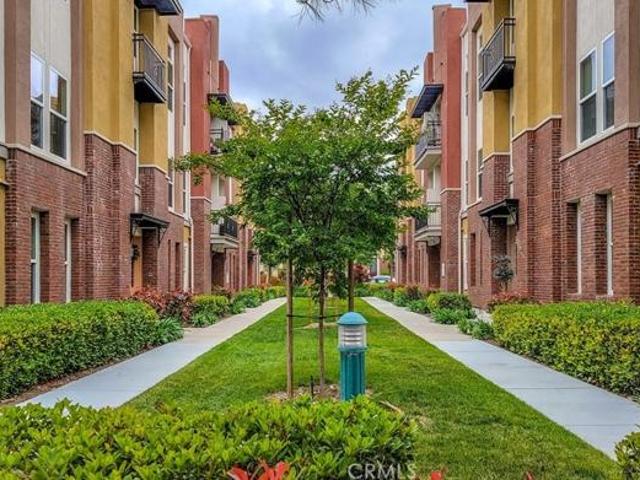 672 W 1st St #31, Claremont, CA 91711