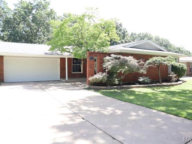 672 Towerwood Dr, Ballwin, MO 63021