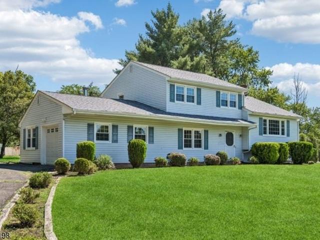 672 Thruway Dr, Bridgewater Twp, NJ 08807