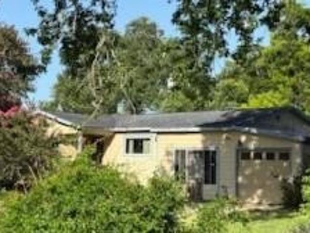 6734 E Bayou Dr, Hitchcock, TX 77563