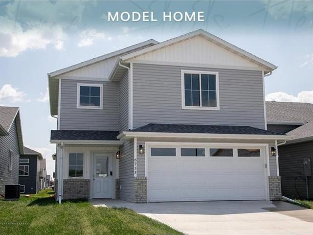 6735 Meadow View Dr S, Fargo, ND 58104
