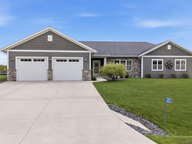 6735 Lone Oak Dr, Wilson, WI 53081