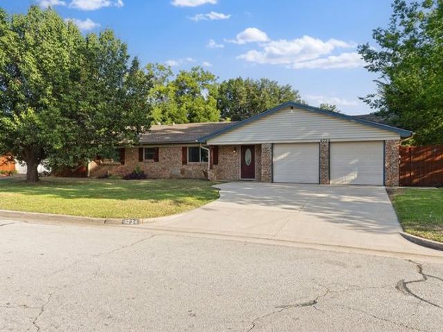 6736 Corona Dr, North Richland Hills, TX 76180