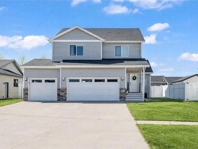 6737 21st St S, Fargo, ND 58104