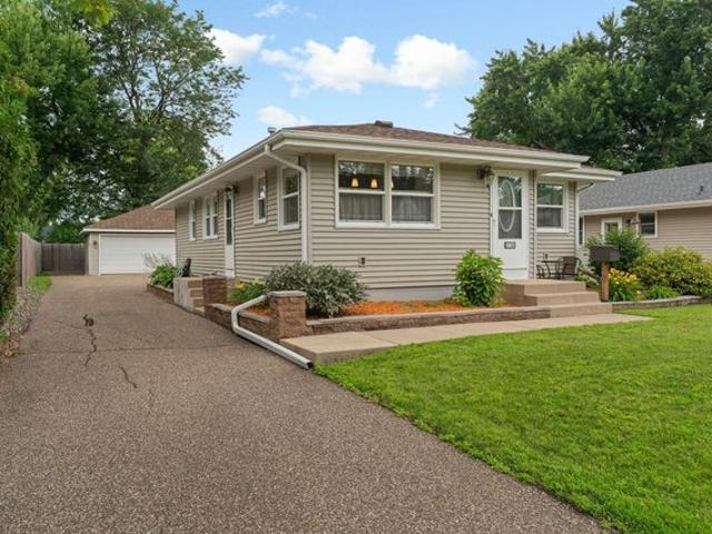 6738 Knoll St N, Golden Valley, MN 55427