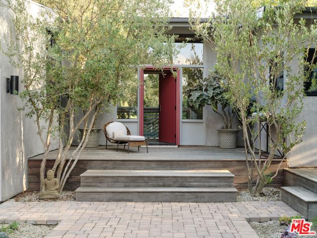 6738 Wildlife Road