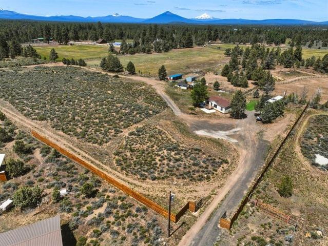 67395 Rabbitbrush Dr, Bend, OR 97703