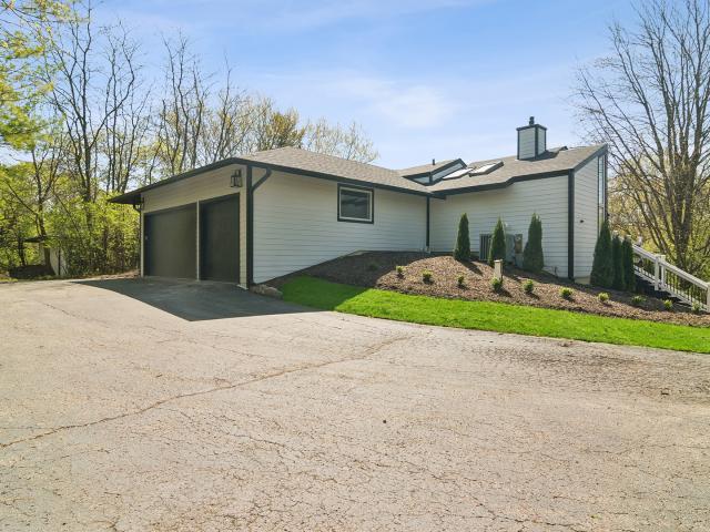 6739 Lakeridge Drive