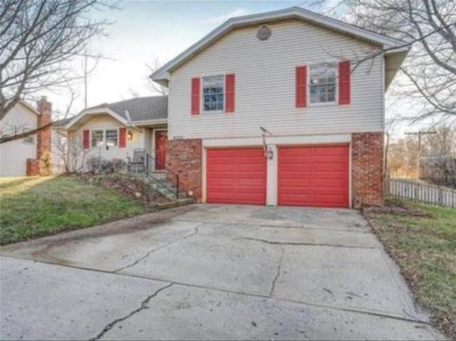 6732 NW Hidden Valley Rd, Parkville, MO 64152