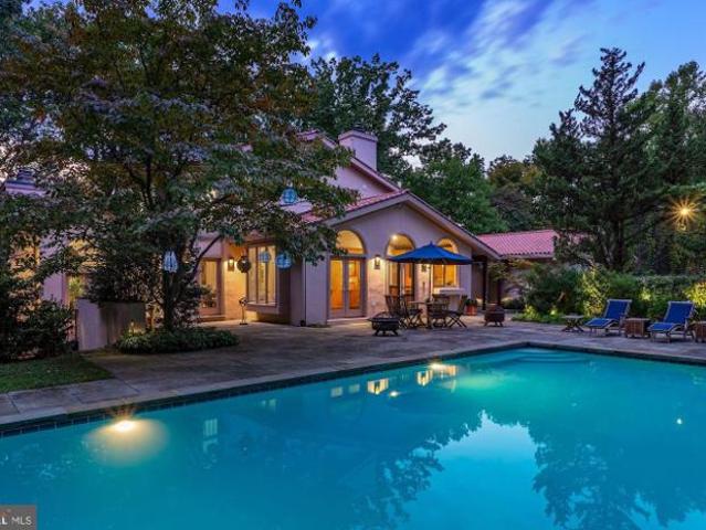 6732 Selkirk Dr, Bethesda, MD 20817