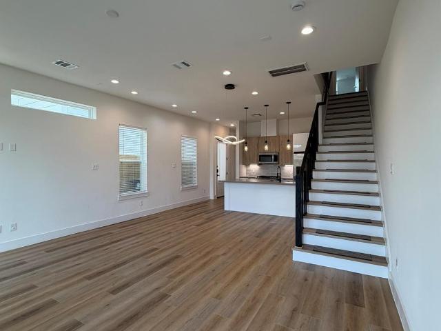 6733 Peerless Street
