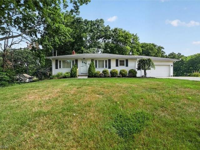 673 Knollwood Dr, Green, OH 44685